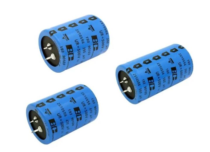 面向太阳能应用，工作电压最高可达 600V！新系列卡扣式功率铝电容器 - 大大通(简体站)
